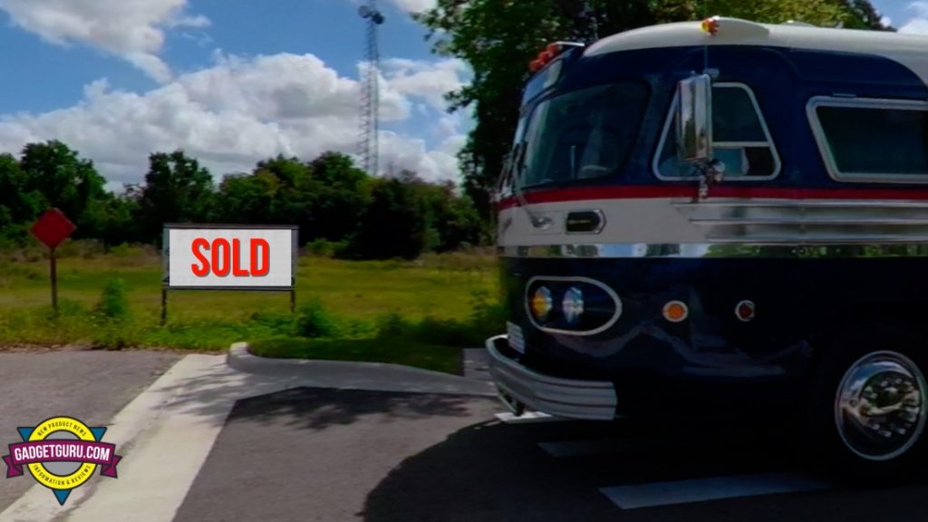 The Gadget Guru – Vintage Flxible Starliner Vintage Bus Brings Happy ...